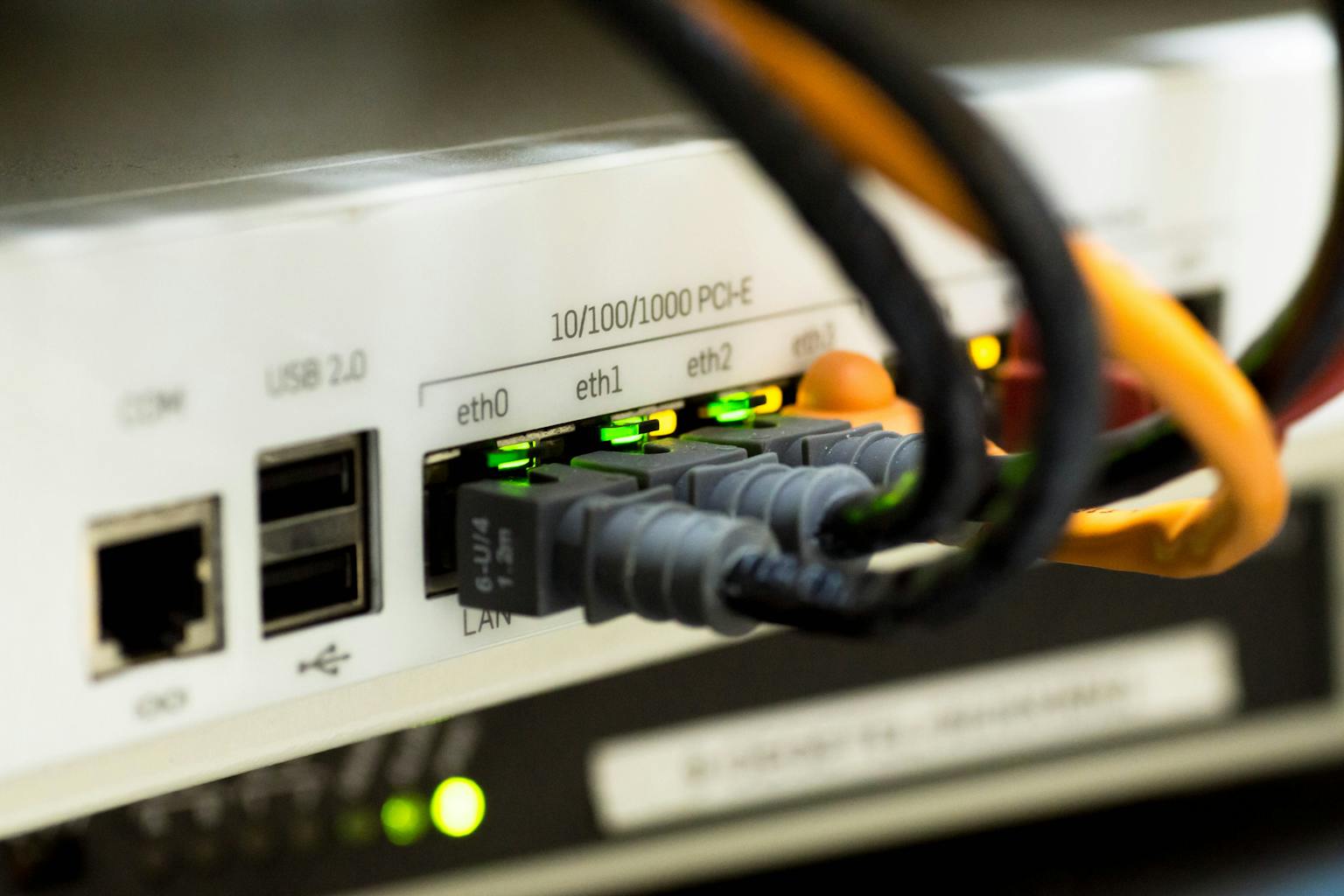 Managed Switch vs Unmanaged Switch: Which Should You Choose